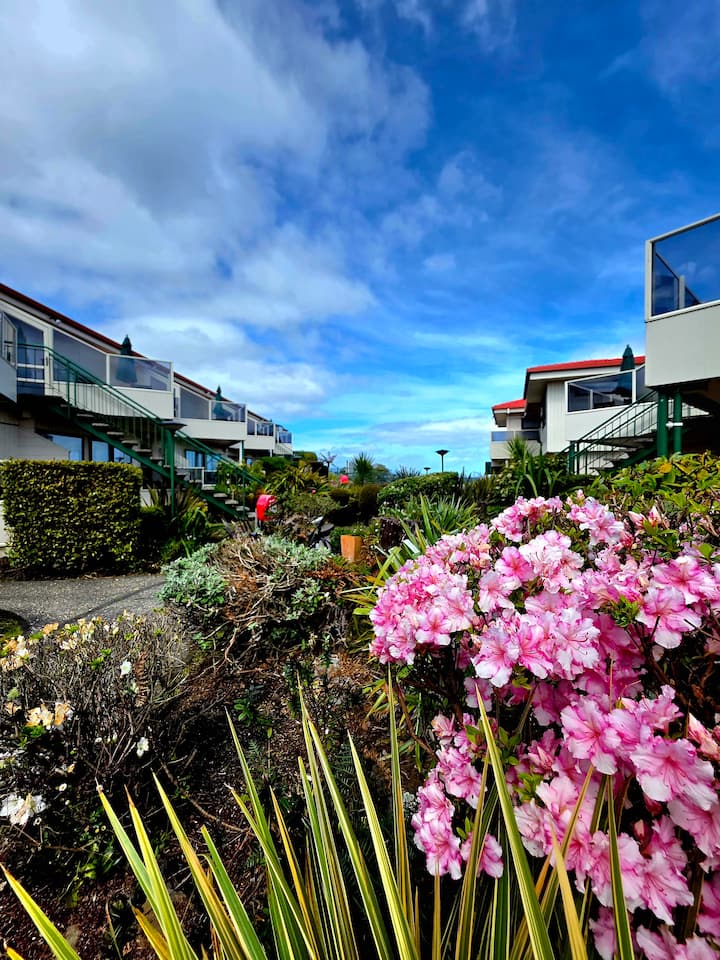 Stay By The Water – 2br Lakefront Hideaway - Taupō