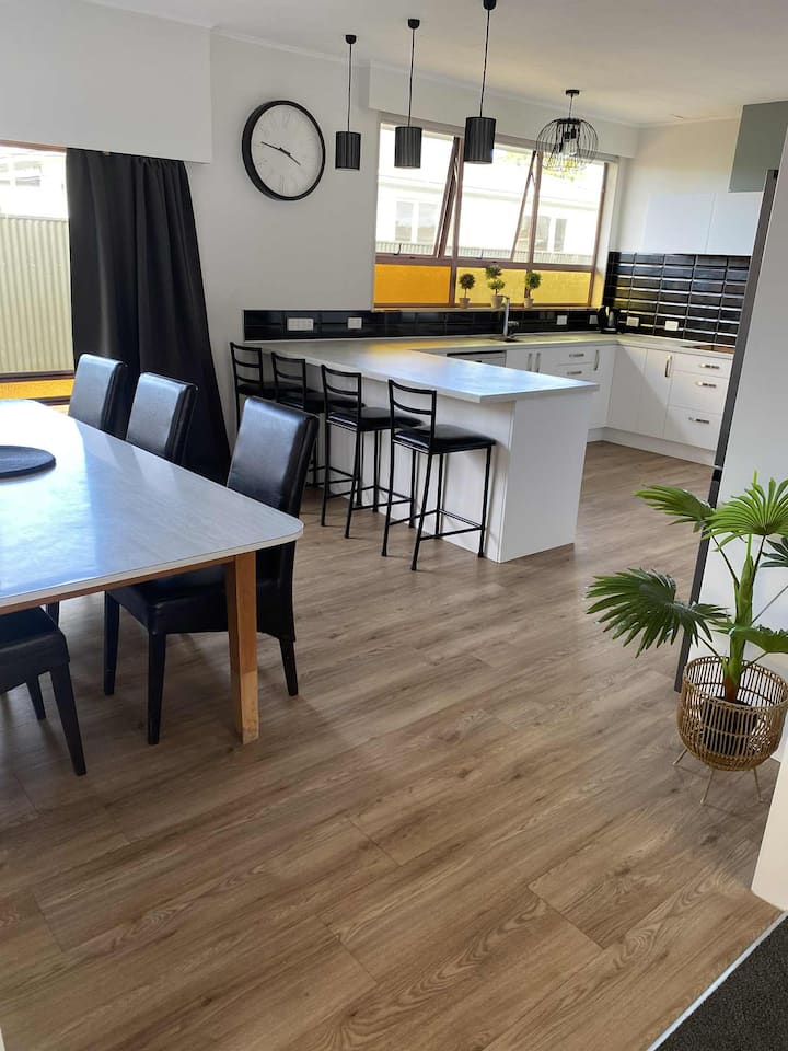 Large Family Home In Wairoa - Wairoa