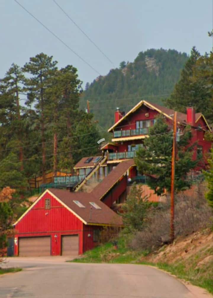 Scenic Drive Manor - Evergreen, CO