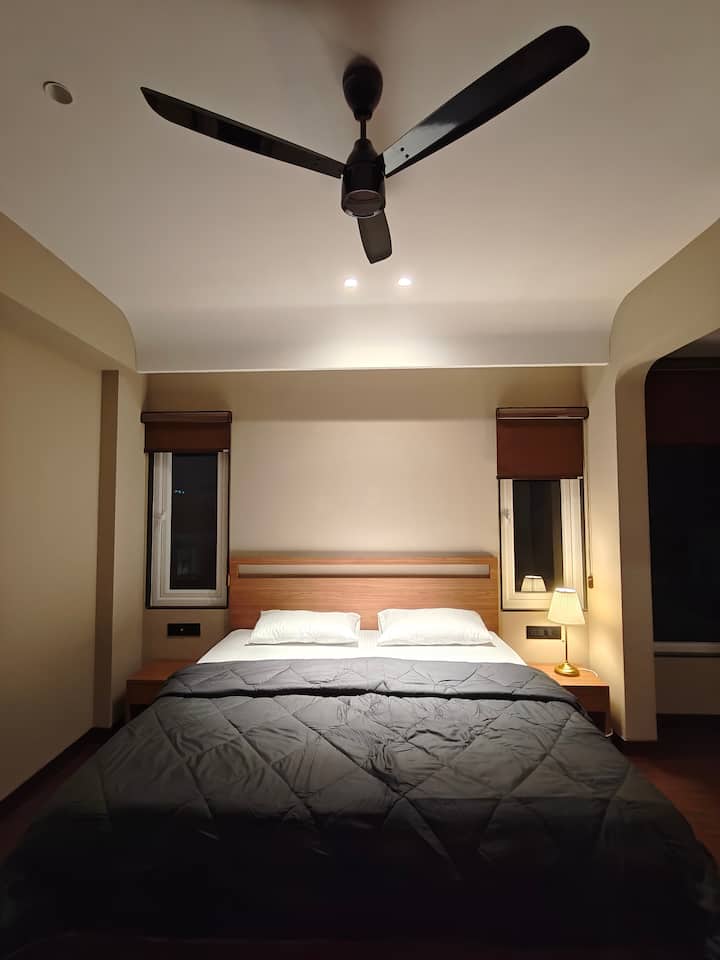 Pinterest-style Stay | Walk To Kashi Vishwanath - India