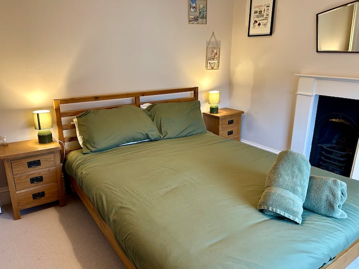 Snug By The Shore - Gosport