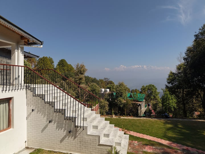 Hamīñ Ast O ~ Views Of Himalayan Snow Peaks - Kausani