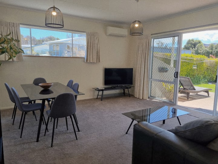 Tucked Away In Stephens Bay - Kaiteriteri