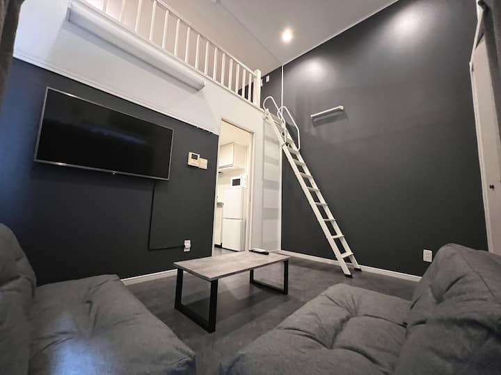 【国際通りまで10分のホテル】那覇の好立地 "泊まりながら暮らせる" 定員5名 - Naha