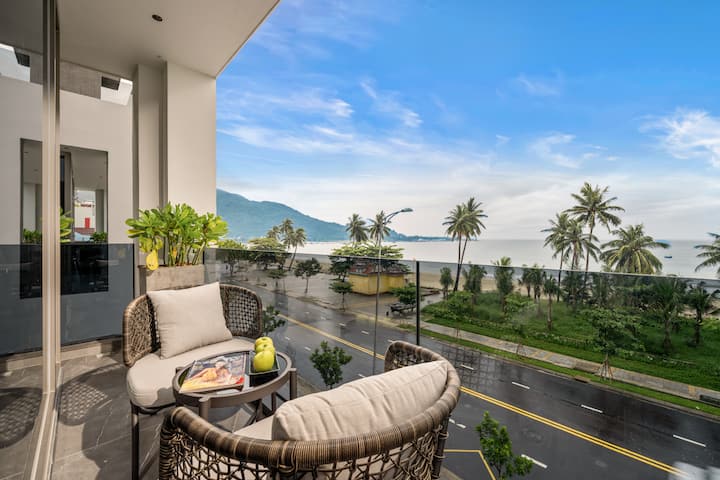 Chic & Modern 7br Beachfront Villa W/pool - Da Nang