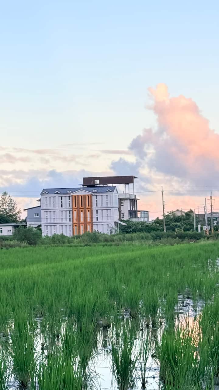 礁溪・田間留白|
-來到田間,享受純粹的安靜。
-感受到被溫柔接住的放鬆感。
-留白,是最好的款待。 - 礁溪鄉