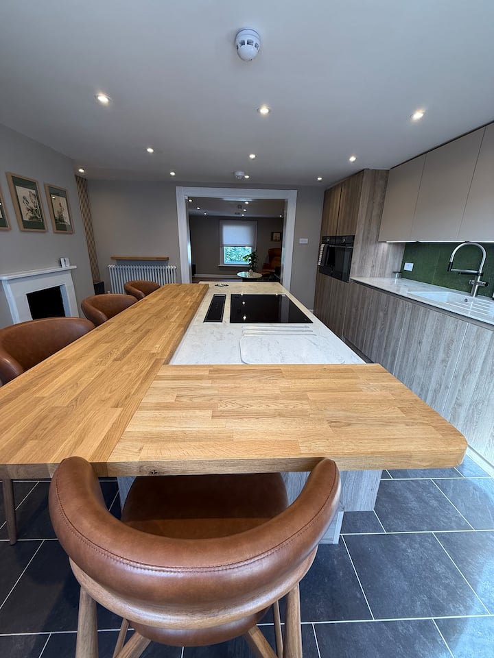 Luxury Large Two Bedroom Apartment Town Centre - Cheltenham