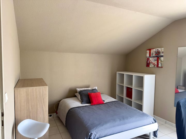 Chambre Lumineuse Et Calme - Chambéry