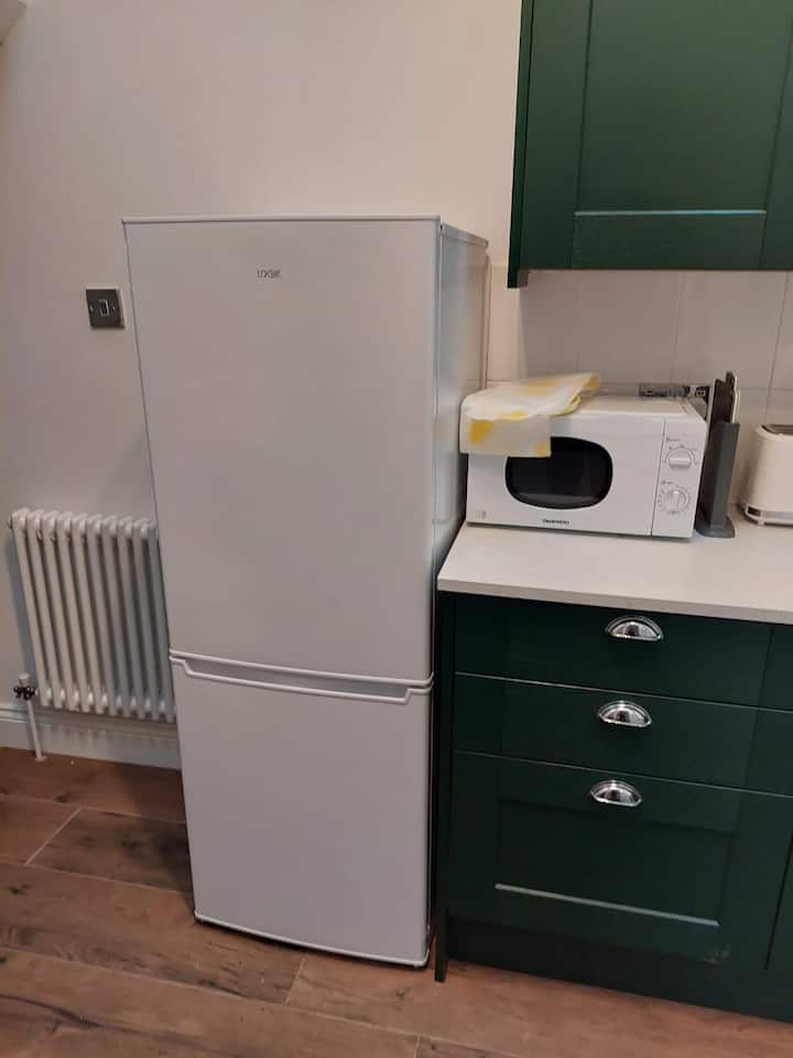 The Little Bove. In The Centre Of Glastonbury. - Glastonbury