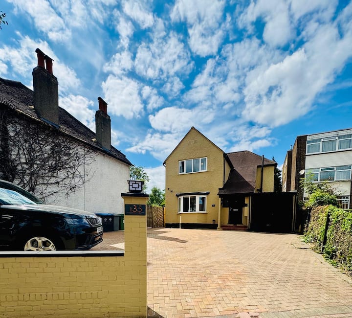 Fully Detached Beautiful House. - Ruislip