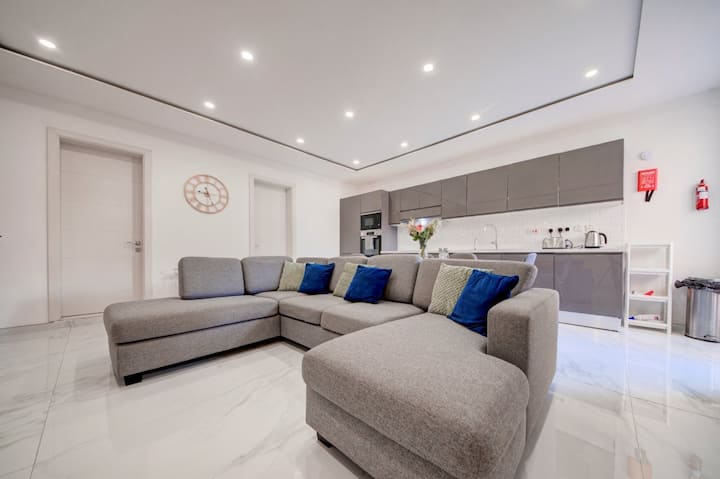 Central 3br Gżira | Walk To Sliema Promenade - Valletta