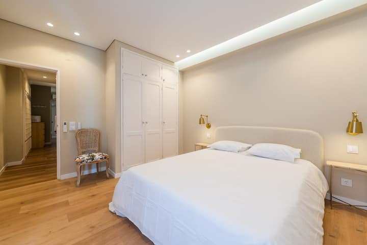 Lovely Estoril Home Near Beach, Casino & Train - Estoril