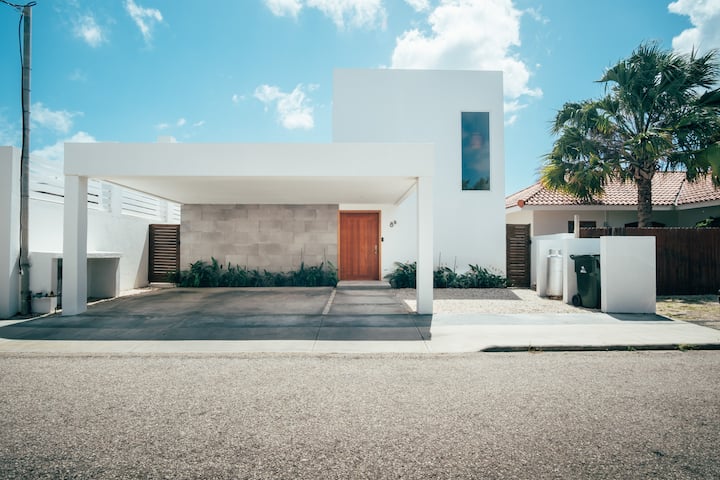 Sophisticated Modern Family Home - Aruba