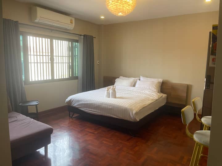 Bed&breakfast @ Chiangmai Gate Kitchen&balcony - Chiang Mai