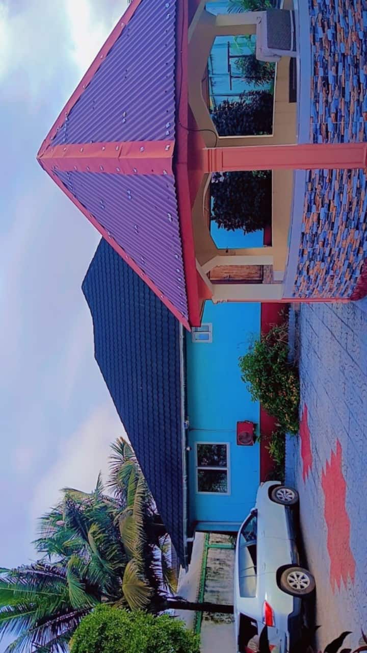Thinker's Village At The Beach - Libéria