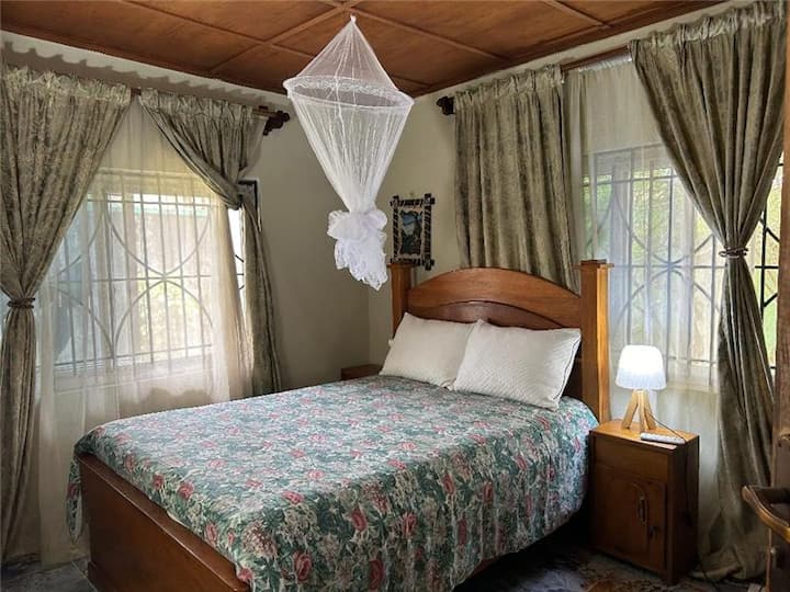 Thinker's Village At The Beach - リベリア