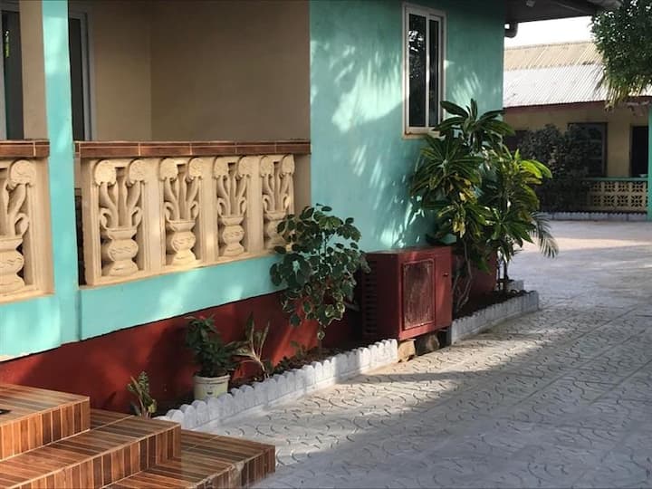 Thinker's Village At The Beach - Liberia