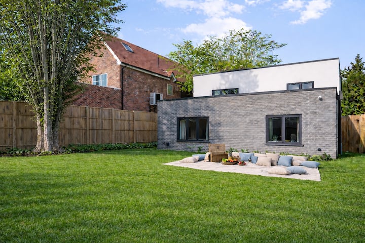 4br Smart Home, Near Heathrow & Pinewood Studio - Ruislip