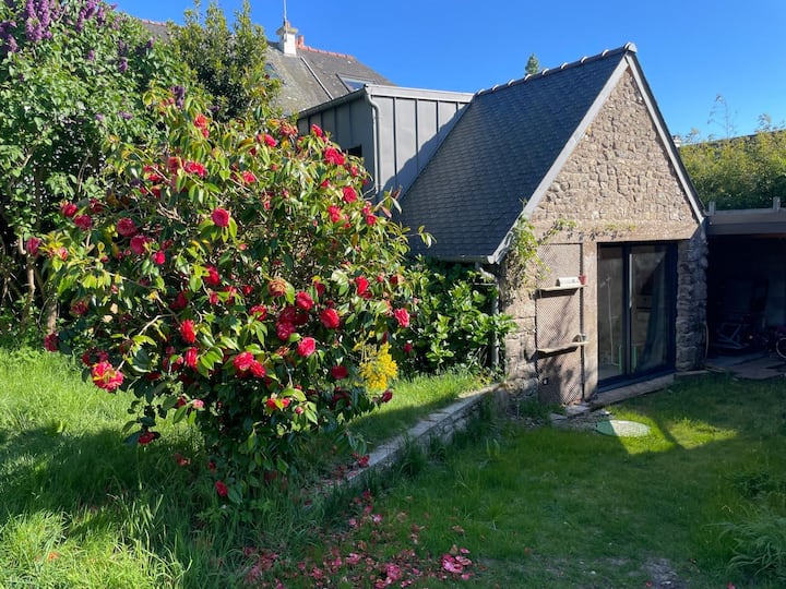 Kermamiké, La Maison Dans Le Jardin. - Ploemeur