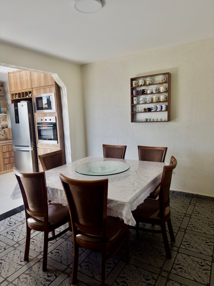 Linda Casa Com 2 Quartos E Terraço + Churrasqueira - Brasília