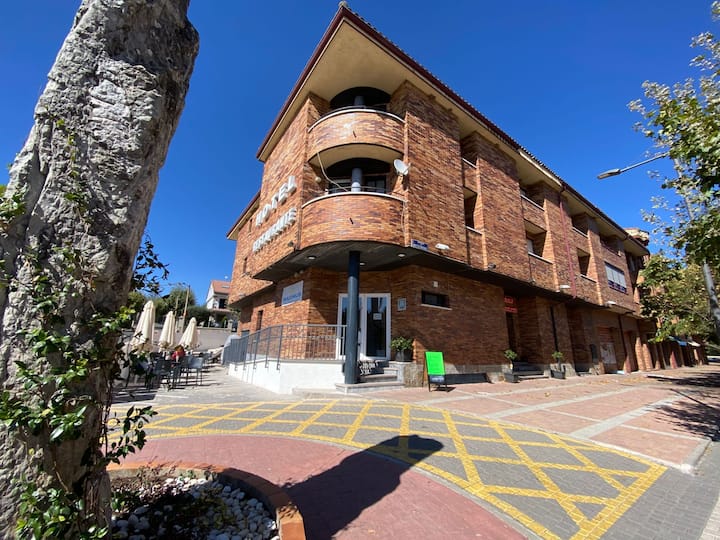 Hotel Maximus | Relax + Bar Dentro Y Al Aire Libre - Las Navas del Marqués