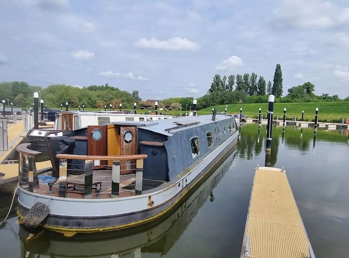 Sleep On The Water In Historic Stratford - Stratford-upon-Avon