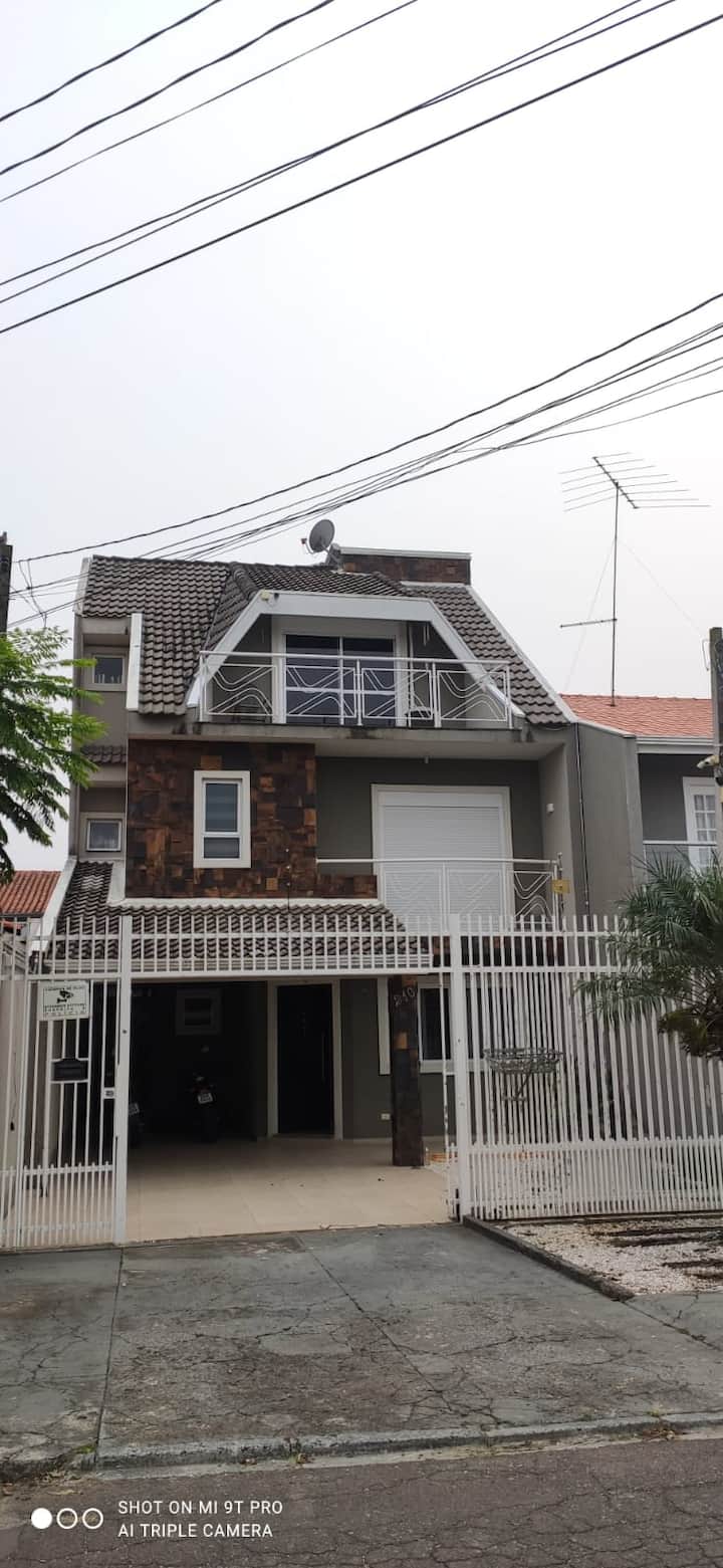 Casa Em Curitiba - 3 Quartos, 2 Suítes. - São José dos Pinhais