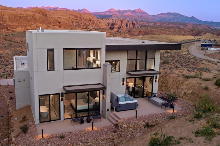 New Listing! Stargazer’s Estate | Hot Tub + Trails - Moab, UT