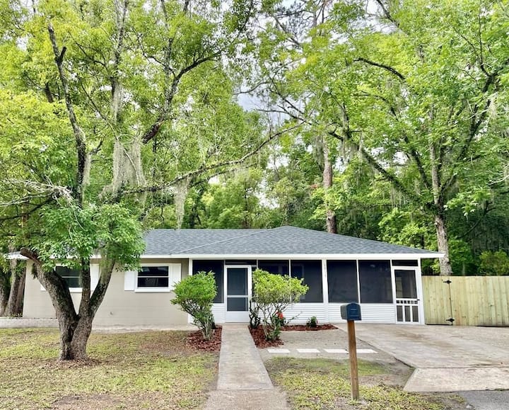 Freshly Renovated Retreat! - Gainesville, FL