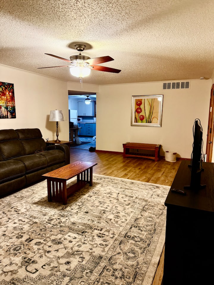 Great Location Spacious & Oh So Comfortable - Bismarck, ND