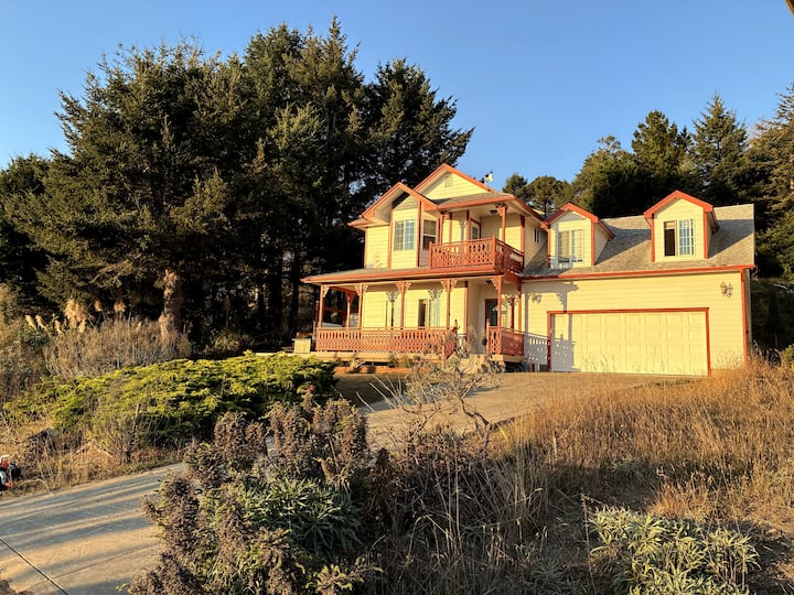Helter Shelter- Ocean-view Victorian Style Home - Shelter Cove