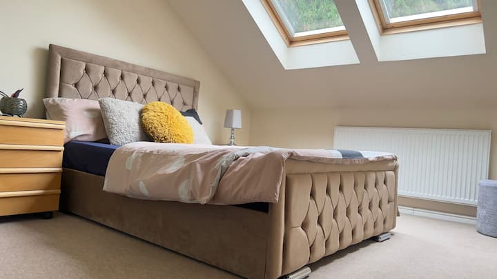 Room, Own Bath Near Crewe Stn, Bentley & Leighton - Crewe