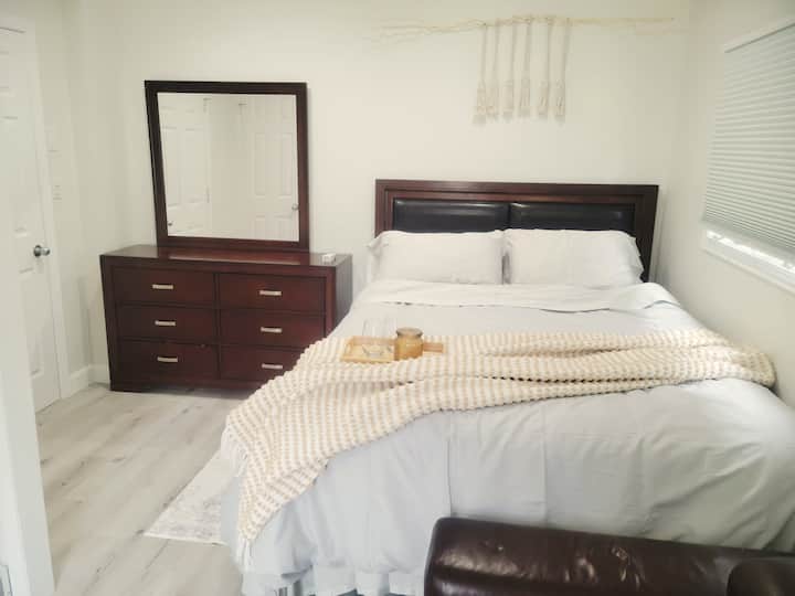 Walk To Elora Mill | Private 1 Bdr + Parking - Fergus