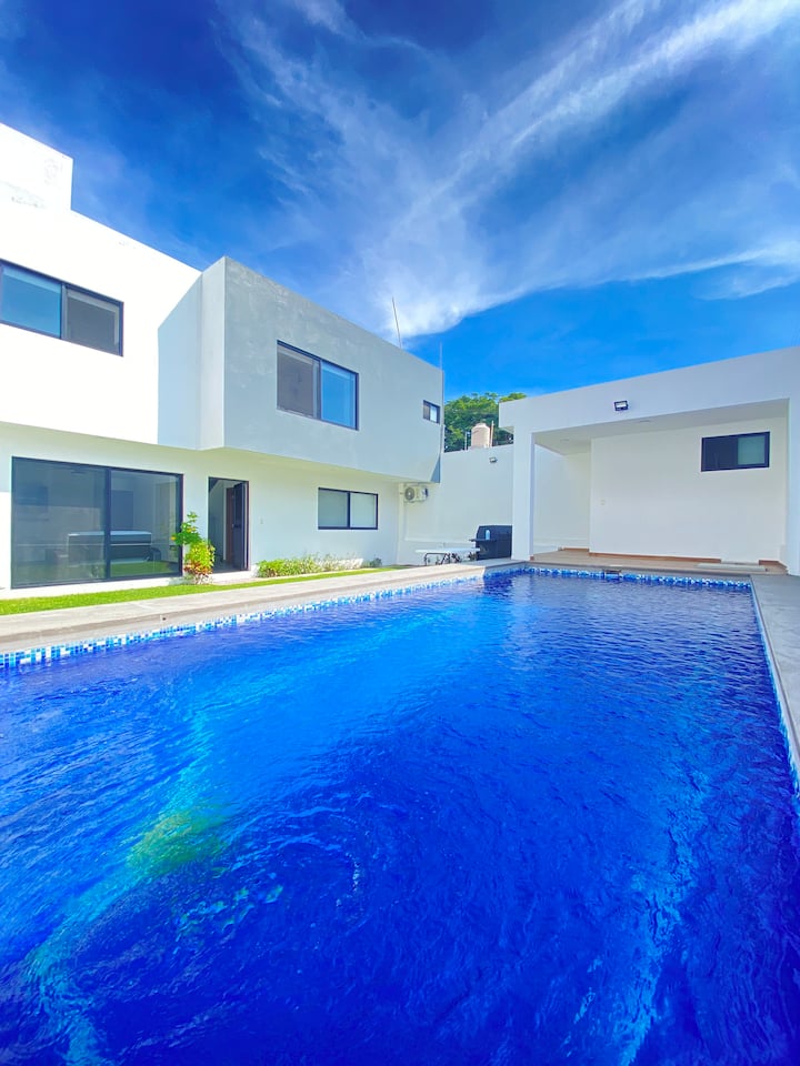 Amplia Residencia Con Alberca - Cuernavaca