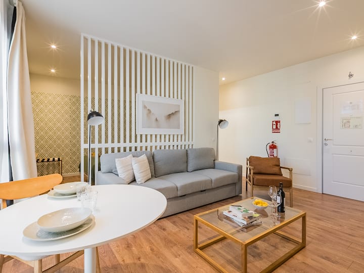 Estudio Entre Ruinas Y Esencia De Cervantes I 1 Hb - Alcala de Henares