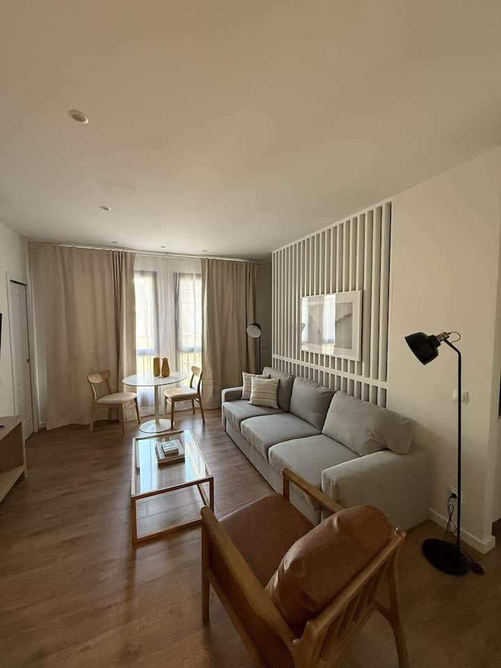 Libro Iv. Luminoso Estudio Con Aire Romano - Alcala de Henares