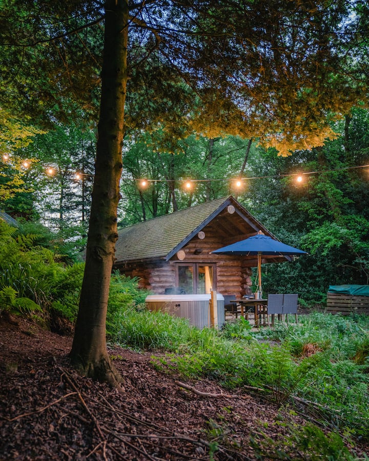 Secluded Log Cabin With A Hot Tub - United Kingdom
