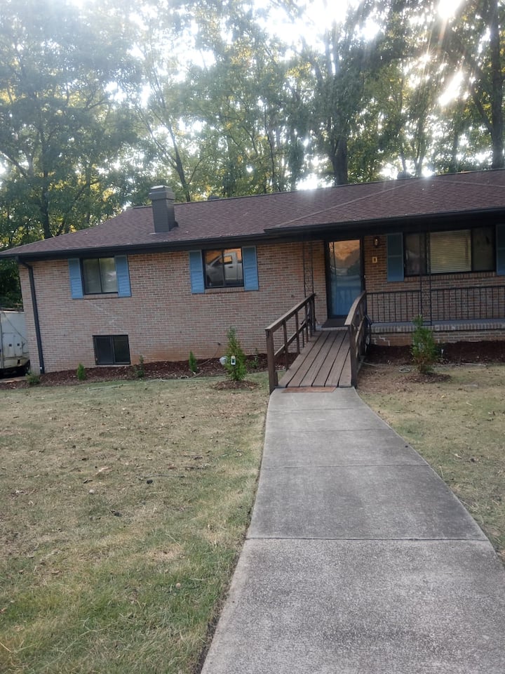 Delightful And Cozy House - Leeds, AL