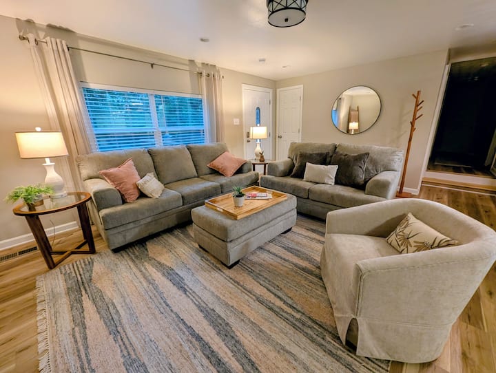 Serenity House Cozy, Stylish Retreat-3 Bdr 1 Bath - Knoxville, TN