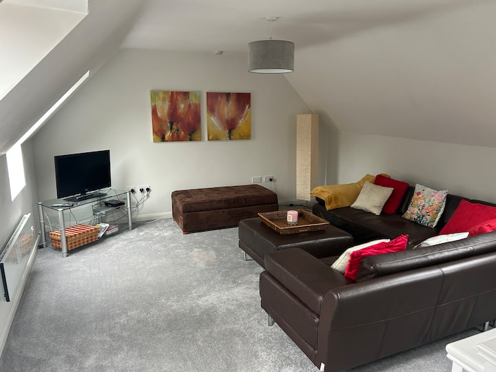 The Milk Depot At The Old Dairy In Haslemere - Frensham Great Pond