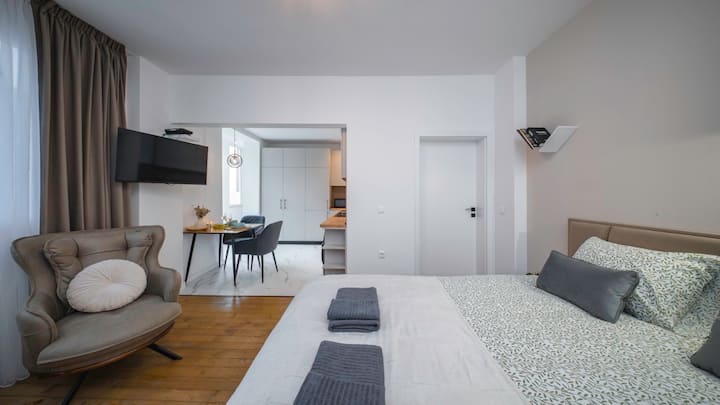 •Market Tales - Apartment 2• - Sofía