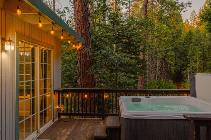 Ponderosa Pines -Lake Access W/ Hot Tub & Fire Pit - Twain Harte, CA