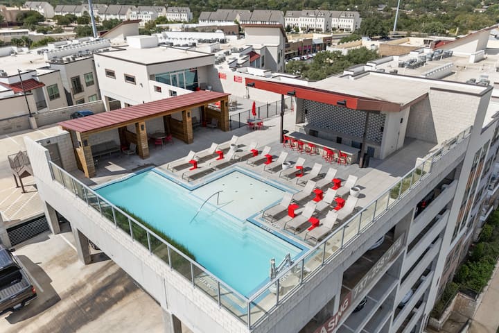 Modern Luxe Oasis, Rooftop Pool, Near Austin - Georgetown, TX