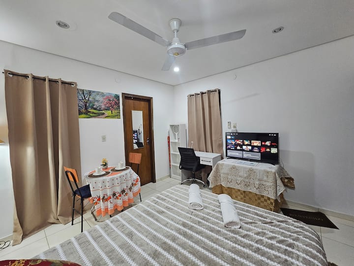 Monoambiente En Segundo Piso, Céntrico Y Seguro - Lambaré