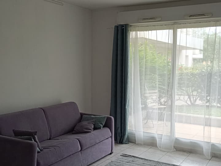 Appartement T2 Avec Terrasse - Ibis Budget Nantes Reze Aeroport