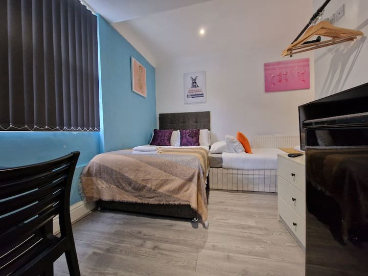 Central Studio With Double &Single Bed At Duke St - Guernsey