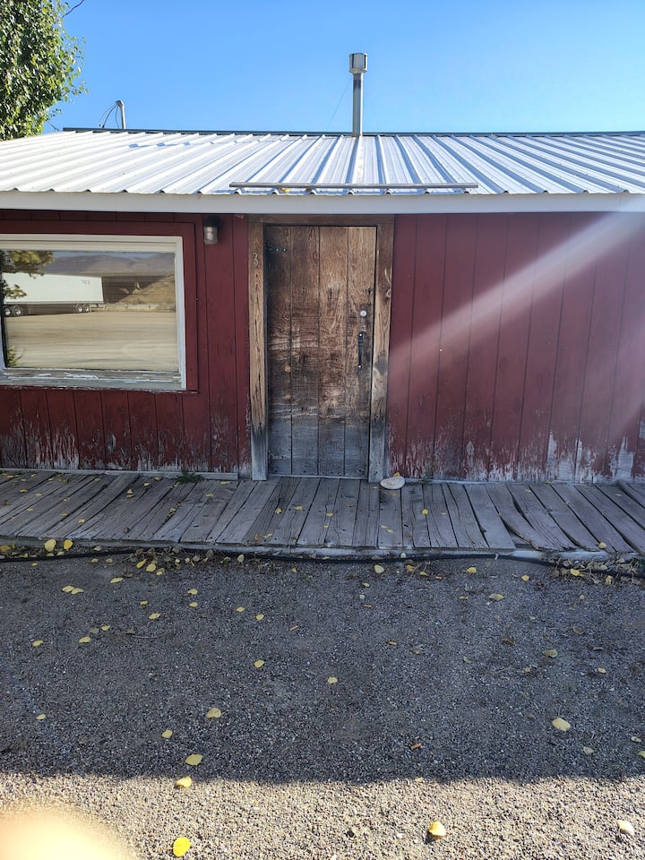 Rustic Travel Cabin - Lima, MT