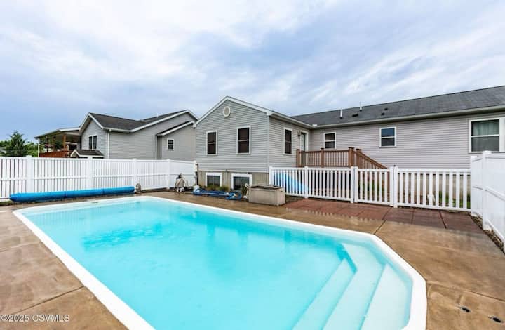 Newly Renovated Townhouse With Pool And Studio! - Middleburg, PA