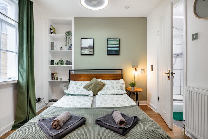 Compact London Studio Apartment - 첼시