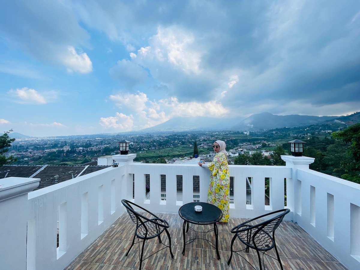 Villa Galink 3 bedroom pool sharing - Houses for Rent in Cipanas, West ...